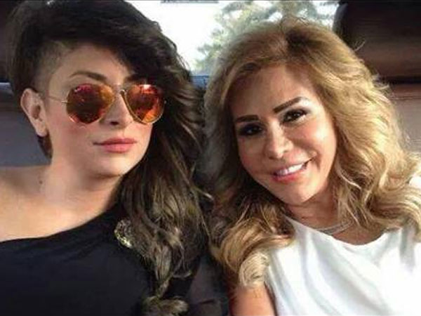 ديما بياعة تخطف الأضواء بالـ«لوك الرجالي باحتفالية عيد الأم مع والدتها